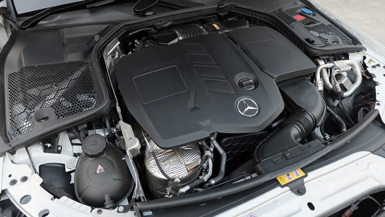 พาไปชมรถคันจริง Mercedes-Benz C 220 d AMG Dynamic : 2,899,000 บาท (รุ่น ...