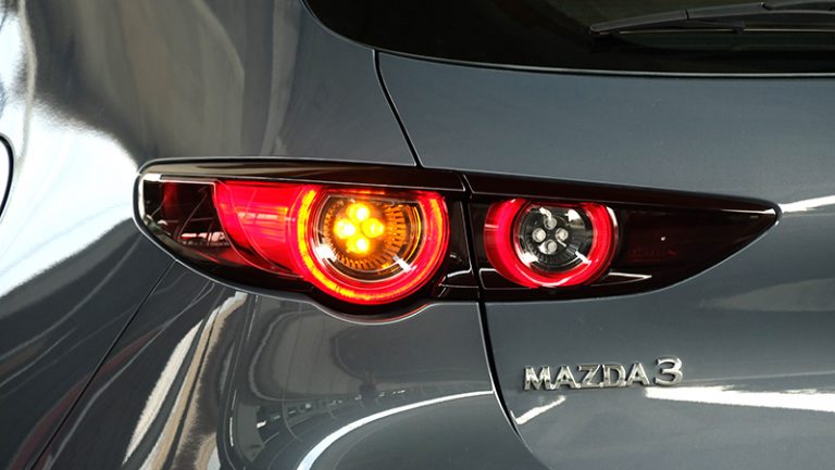 พาไปชมรถคันจริง รีวิวสรุป All NEW Mazda 3 Fastback 2.0 SP Polymetal ...