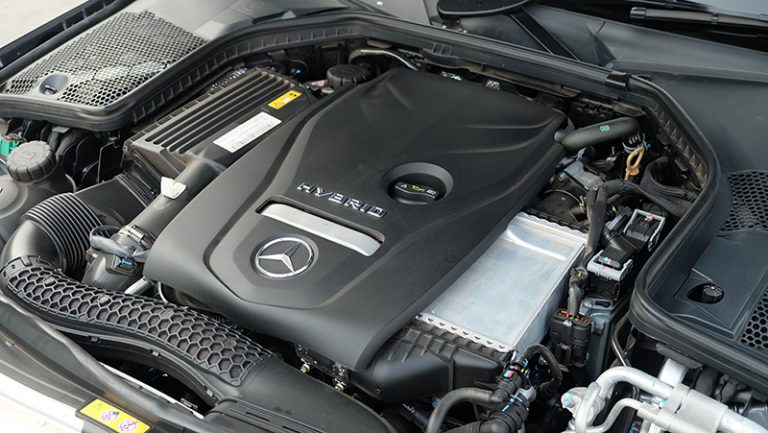 พาไปชมรถคันจริง รีวิวสรุป Mercedes-Benz C 300e AMG Dynamic : 2,990,000 ...