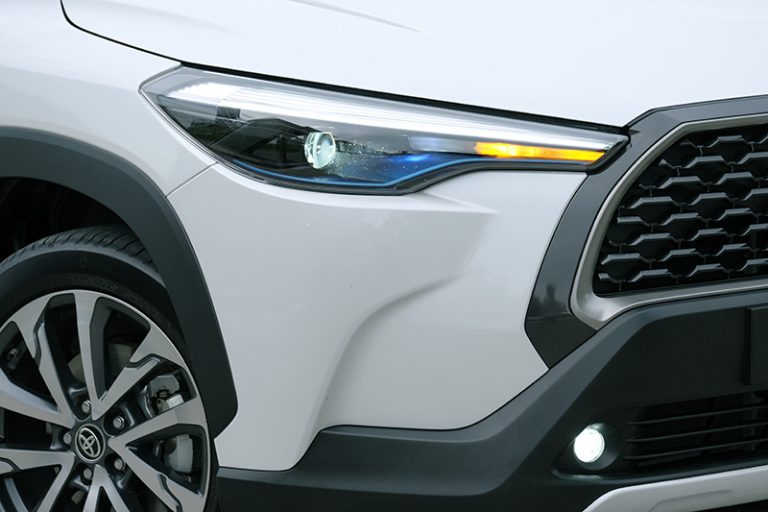 พาไปชมรถคันจริง รีวิวสรุป Toyota Corolla CROSS 1.8 Hybrid SAFETY ...