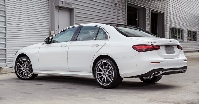 ราคาอย่างเป็นทางการ Mercedes-Benz E 300e Plug-in Hybrid (Facelift ...
