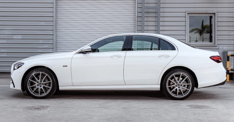 ราคาอย่างเป็นทางการ Mercedes-Benz E 300e Plug-in Hybrid (Facelift ...