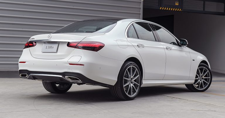ราคาอย่างเป็นทางการ Mercedes-Benz E 300e Plug-in Hybrid (Facelift ...