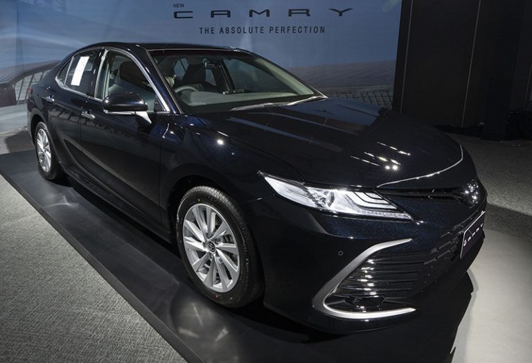 Headlightmag Clip พาไปชมรอบคัน Toyota Camry Minorchange - HeadLight ...