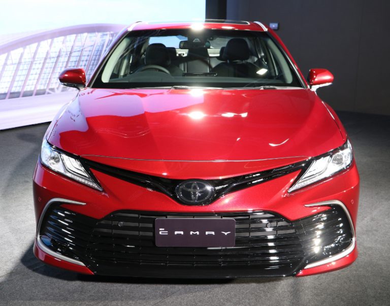 Headlightmag Clip พาไปชมรอบคัน Toyota Camry Minorchange - HeadLight ...