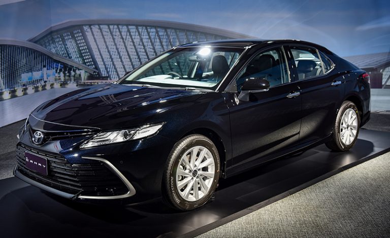 Headlightmag Clip พาไปชมรอบคัน Toyota Camry Minorchange - HeadLight ...