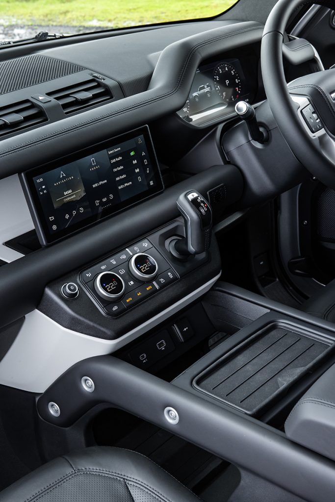 ราคาอย่างเป็นทางการ Land Rover DEFENDER P400e Plug-in Hybrid ...