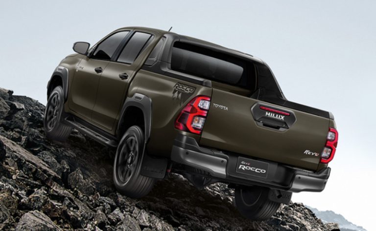 ราคาอย่างเป็นทางการ Toyota Hilux Revo-D Prerunner / 4x4 (MY2022 ...