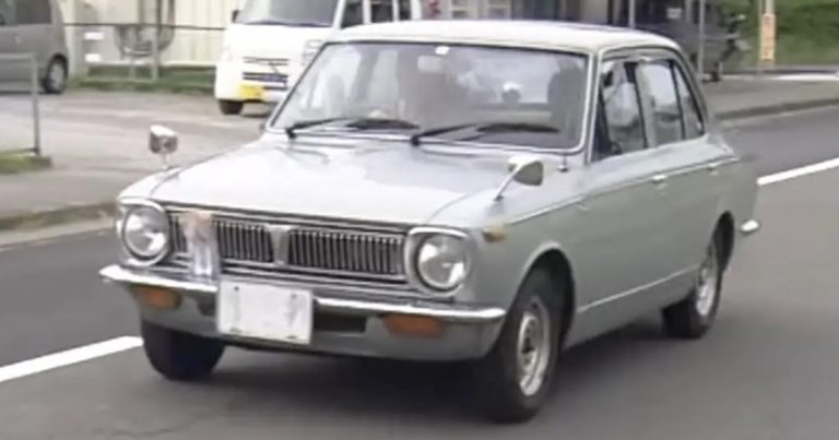 เจ้าของ 1969 Toyota Corolla (KE10) มอบรถยนต์ที่อยู่ด้วยกัน 53 ปี ให้ไป ...