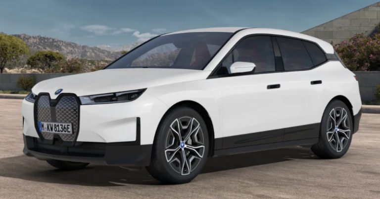 ราคาอย่างเป็นทางการ BMW iX xDrive 40 / xDrive 50 Sport : 4,999,000 ...