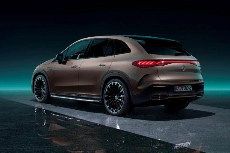 Mercedes-Benz EQE SUV พร้อม AMG EQE 53 รุ่นแรงสุด 687 แรงม้า วิ่งได้ไกล ...