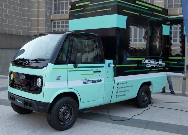 ราคาอย่างเป็นทางการ Ev Mini Truck Mt30 รถบรรทุกไฟฟ้า 100 748 500