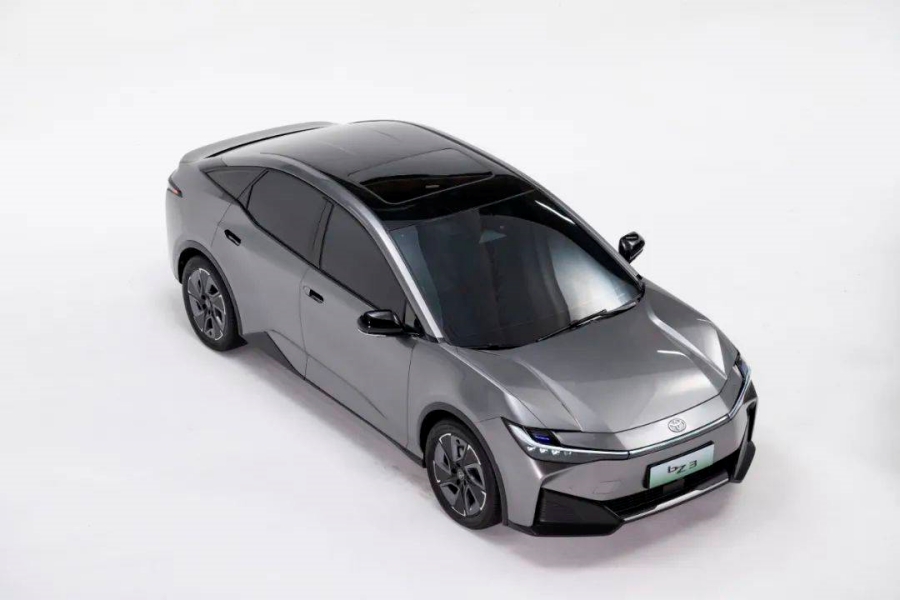 Toyota bZ3 รถ EV ตัวถังซีดาน Fastback คันแรกของตระกูล bZ-series ผลิตผลจากความร่วมมือระหว่าง ...