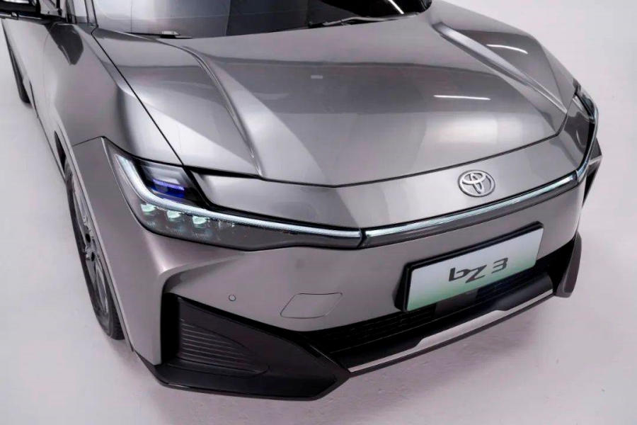 Toyota bZ3 รถ EV ตัวถังซีดาน Fastback คันแรกของตระกูล bZ-series ผลิตผลจากความร่วมมือระหว่าง ...