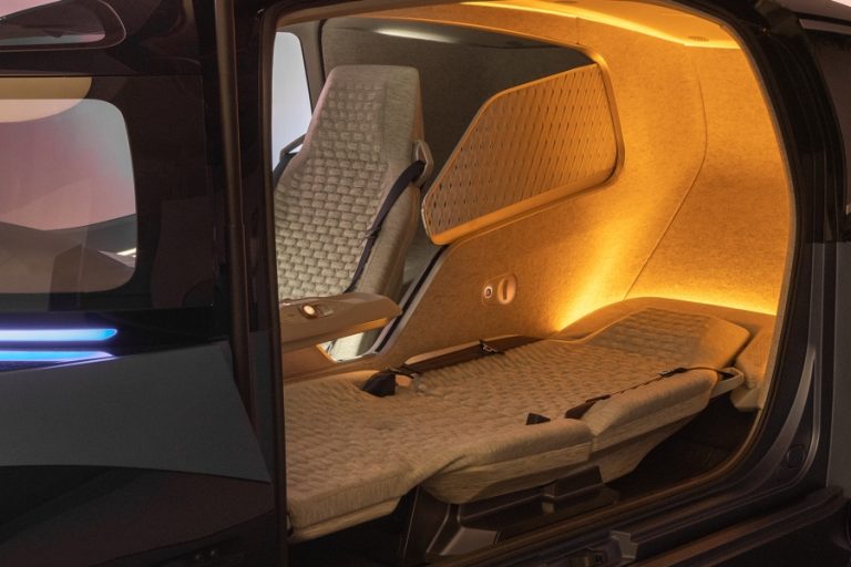 Volkswagen Gen.Travel Concept MPV ขนาดเล็กขุมพลังไฟฟ้า 100% ต้นแบบไร้ ...