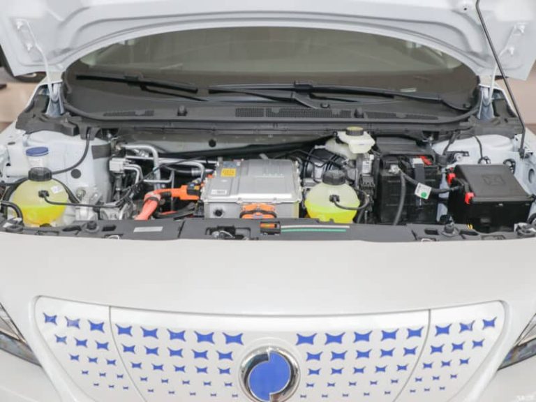 Dongfeng Fukang ES600 หรือ Peugeot 408 ขุมพลัง EV พร้อมแบตเตอรี่ที่ถอด ...