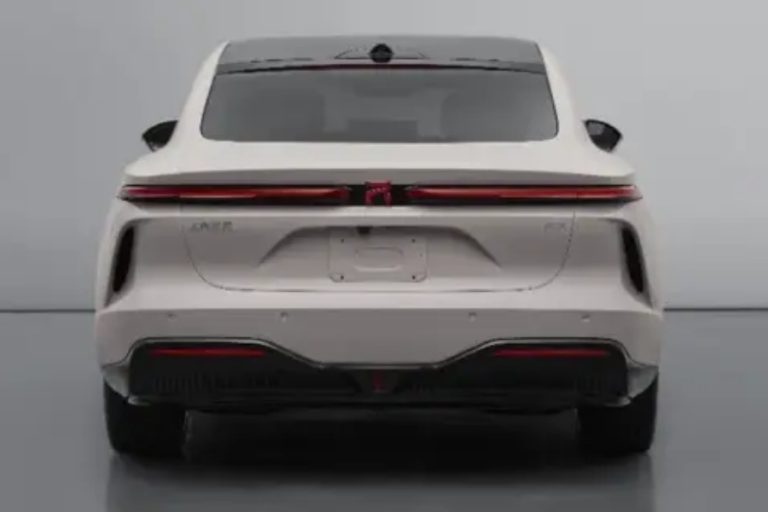 Feifan F7 รถ EV ที่สามารถสับเปลี่ยนแบตเตอรี่ได้ วิ่งไกลสุด 666 กิโลเมตร ...