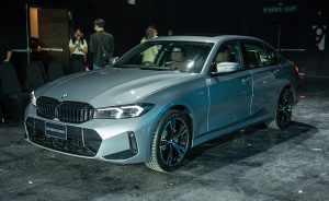 ภาพคันจริง BMW 330 Li M Sport LCI (G28) | ยาวกว่าจอ ก็ฐานล้อนี่แหละครับ ...