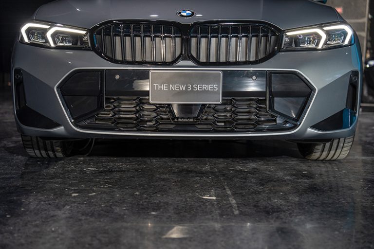ภาพคันจริง BMW 330 Li M Sport LCI (G28) | ยาวกว่าจอ ก็ฐานล้อนี่แหละครับ ...