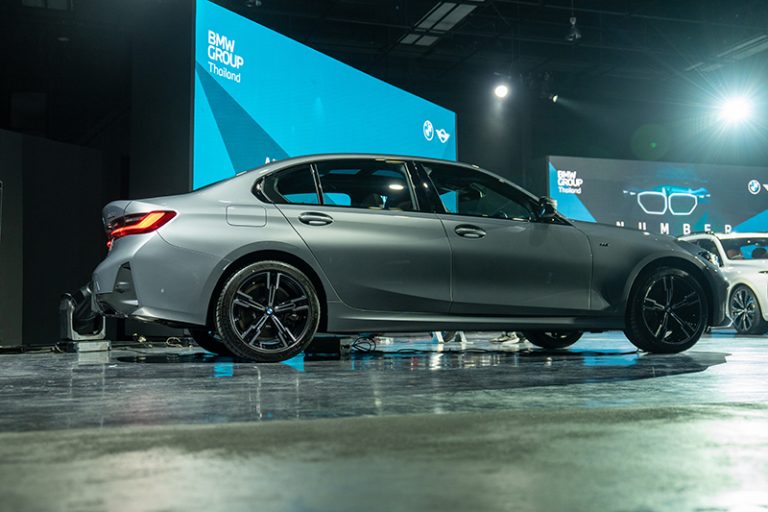 ภาพคันจริง BMW 330 Li M Sport LCI (G28) | ยาวกว่าจอ ก็ฐานล้อนี่แหละครับ ...