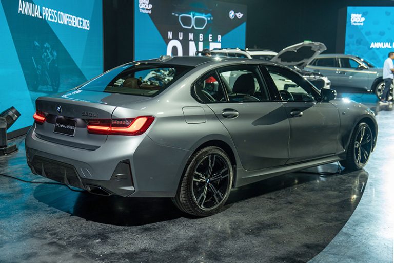 ภาพคันจริง BMW 330 Li M Sport LCI (G28) | ยาวกว่าจอ ก็ฐานล้อนี่แหละครับ ...