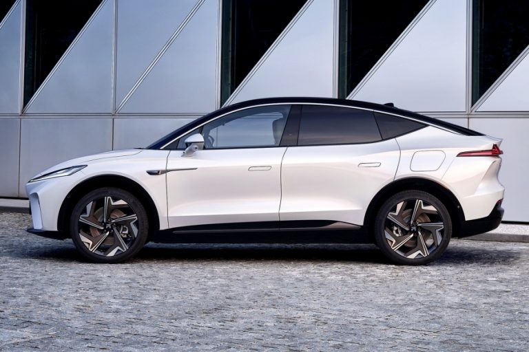 Rising Auto R7 SUV ทรง Coupe พลังไฟฟ้าล้วน 544 แรงม้า สลับแบตเตอรี่ มี ...