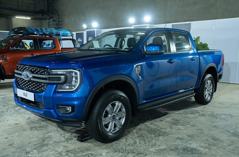 ภาพคันจริง Ford Ranger XLS | รุ่นย่อยใหม่ ราคาน่าคบ - HeadLight Magazine