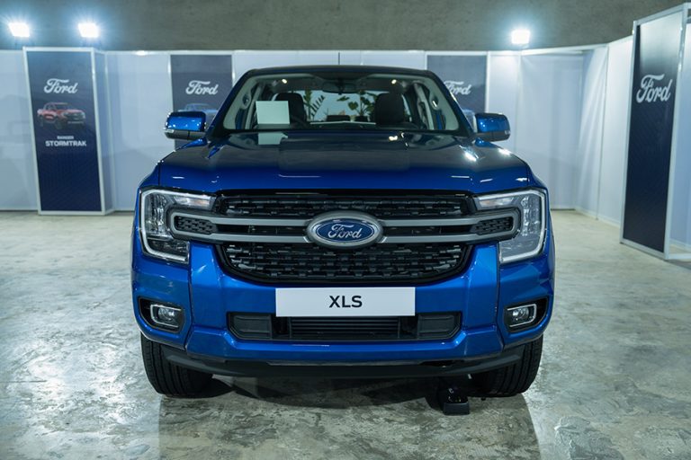 ภาพคันจริง Ford Ranger XLS | รุ่นย่อยใหม่ ราคาน่าคบ - HeadLight Magazine