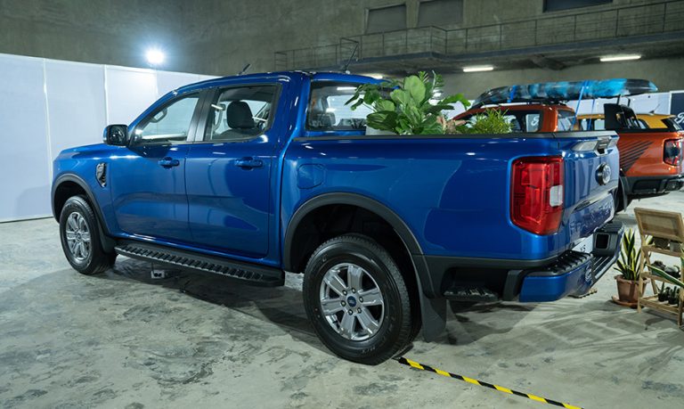 ภาพคันจริง Ford Ranger XLS | รุ่นย่อยใหม่ ราคาน่าคบ - HeadLight Magazine