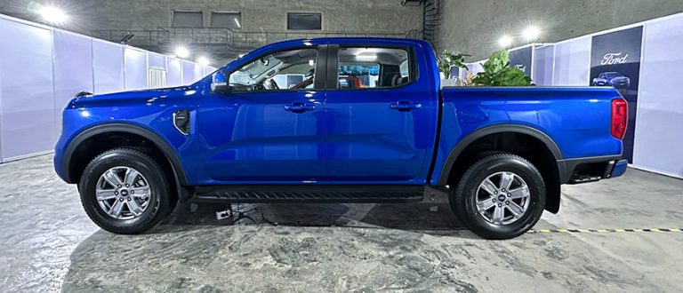 ภาพคันจริง Ford Ranger XLS | รุ่นย่อยใหม่ ราคาน่าคบ - HeadLight Magazine