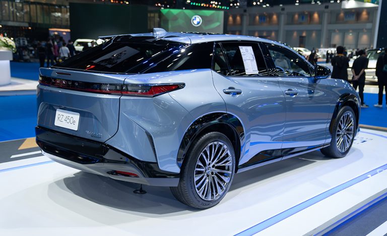 ภาพคันจริง Lexus RZ 450e Premium | รถไฟฟ้าจากแดนอาทิตย์อุทัย วิ่งไฟฟ้า ...