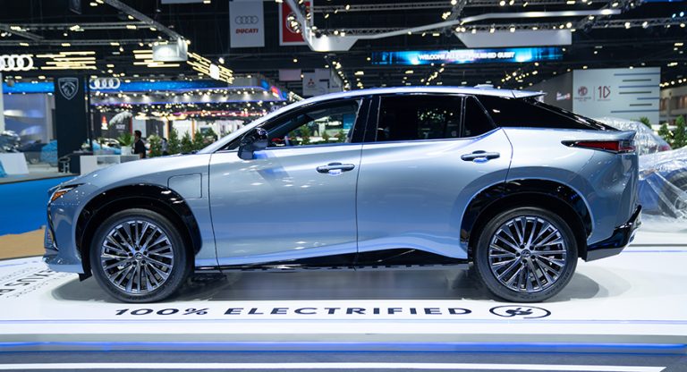 ภาพคันจริง Lexus RZ 450e Premium | รถไฟฟ้าจากแดนอาทิตย์อุทัย วิ่งไฟฟ้า ...