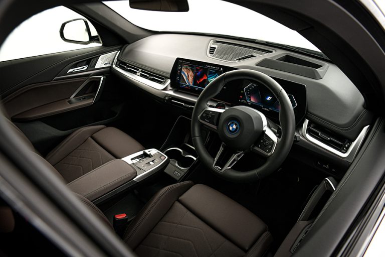 ราคาอย่างเป็นทางการ BMW X1 xDrive30e M Sport (Plug-in Hybrid ...