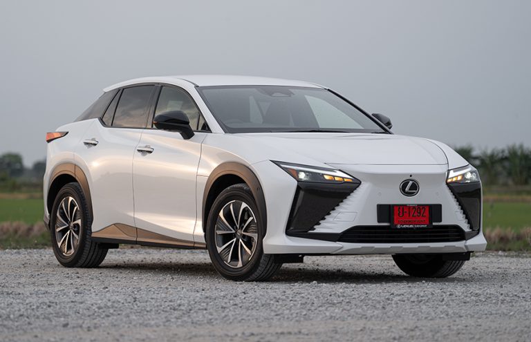 ภาพคันจริง Lexus RZ450e Luxury | แค่รุ่นนี้ก็พอแล้วไหม!? - HeadLight ...