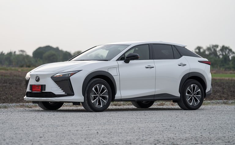 ภาพคันจริง Lexus RZ450e Luxury | แค่รุ่นนี้ก็พอแล้วไหม!? - HeadLight ...