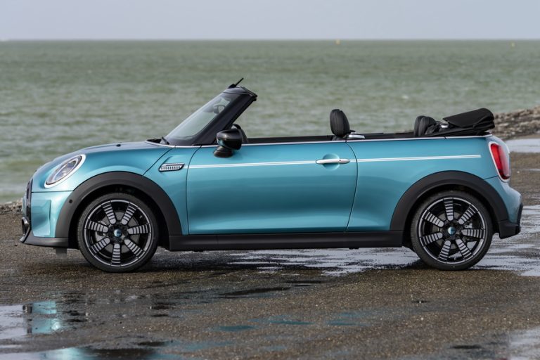 ราคาอย่างเป็นทางการ MINI Convertible Cooper S Seaside Edition ...