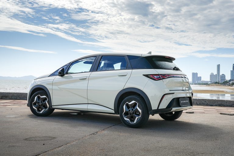 ภาพคันจริง + สเป็ค BYD Dolphin Standard Range & Extended Range เตรียม ...