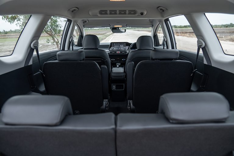 Headlightmag Clip Full Review Hyundai Stargazer 1.5 iVT Mini MPV ...