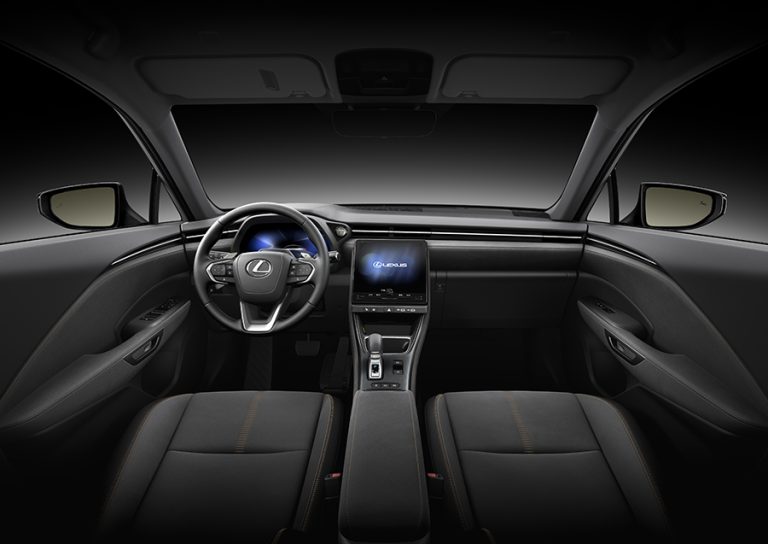 ราคาอย่างเป็นทางการ Lexus LBX : 2,190,000 -2,350,000 บาท* | เบนซิน 3 ...