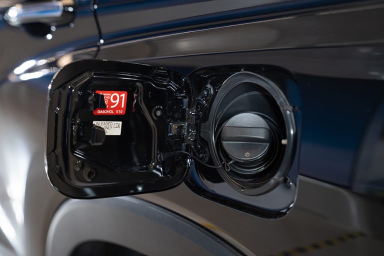 ภาพคันจริง Toyota Innova Zenix HEV 2 รุ่นย่อย 4 สีตัวถัง - HeadLight ...