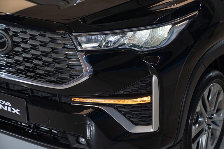 ภาพคันจริง Toyota Innova Zenix HEV 2 รุ่นย่อย 4 สีตัวถัง - HeadLight ...
