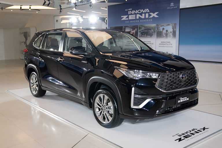 ภาพคันจริง Toyota Innova Zenix HEV 2 รุ่นย่อย 4 สีตัวถัง - HeadLight ...