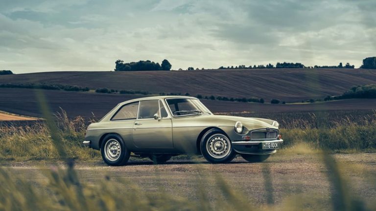 สำนัก Frontline Cars เปิดตัวผลงานคืนชีวิตให้ MG MGB มีทั้งขุมพลัง V8 ...
