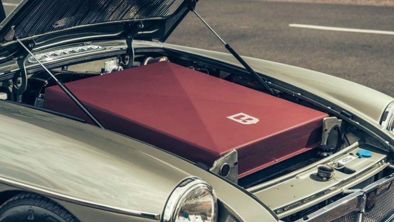 สำนัก Frontline Cars เปิดตัวผลงานคืนชีวิตให้ MG MGB มีทั้งขุมพลัง V8 ...