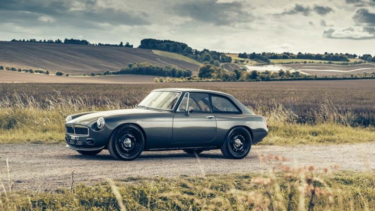 สำนัก Frontline Cars เปิดตัวผลงานคืนชีวิตให้ MG MGB มีทั้งขุมพลัง V8 ...