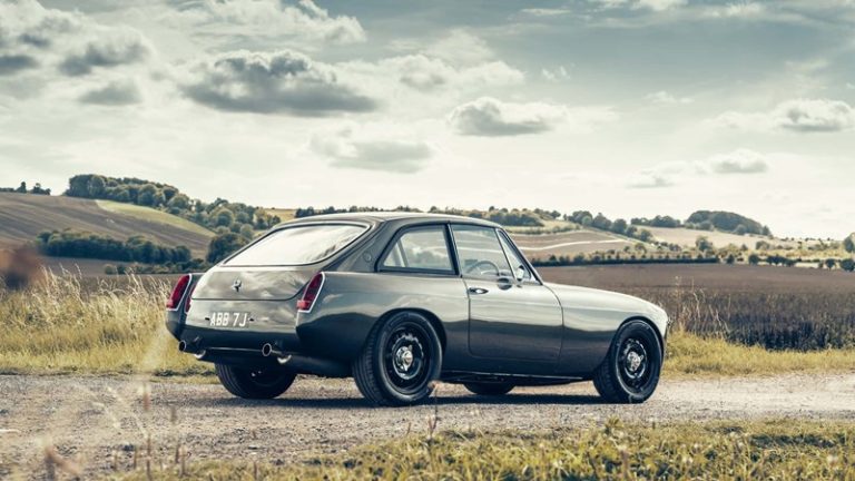 สำนัก Frontline Cars เปิดตัวผลงานคืนชีวิตให้ MG MGB มีทั้งขุมพลัง V8 ...