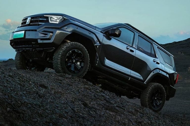 Tank 400 Hi4-T รถ SUV พื้นฐาน body-on-frame ขุมพลังเบนซิน 2.0 ลิตร plug ...