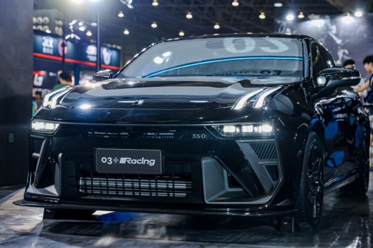 Lynk & Co 03++ และ 03++ TCR CYAN ซีดานขับหน้าตัวแรง 350 แรงม้า ท้าชน ...