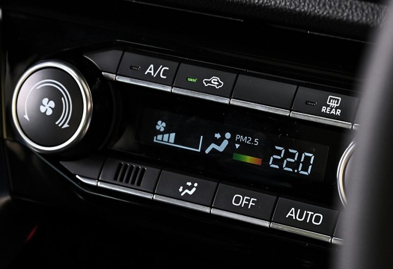 ราคาอย่างเป็นทางการ + เทียบสเป็ค Toyota Yaris CROSS : 789,000 - 899,000 ...