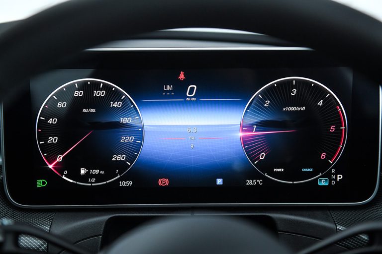 ราคาอย่างเป็นทางการ Mercedes-Benz C 220 d AMG Line (MY2024) : 2,730,000 ...